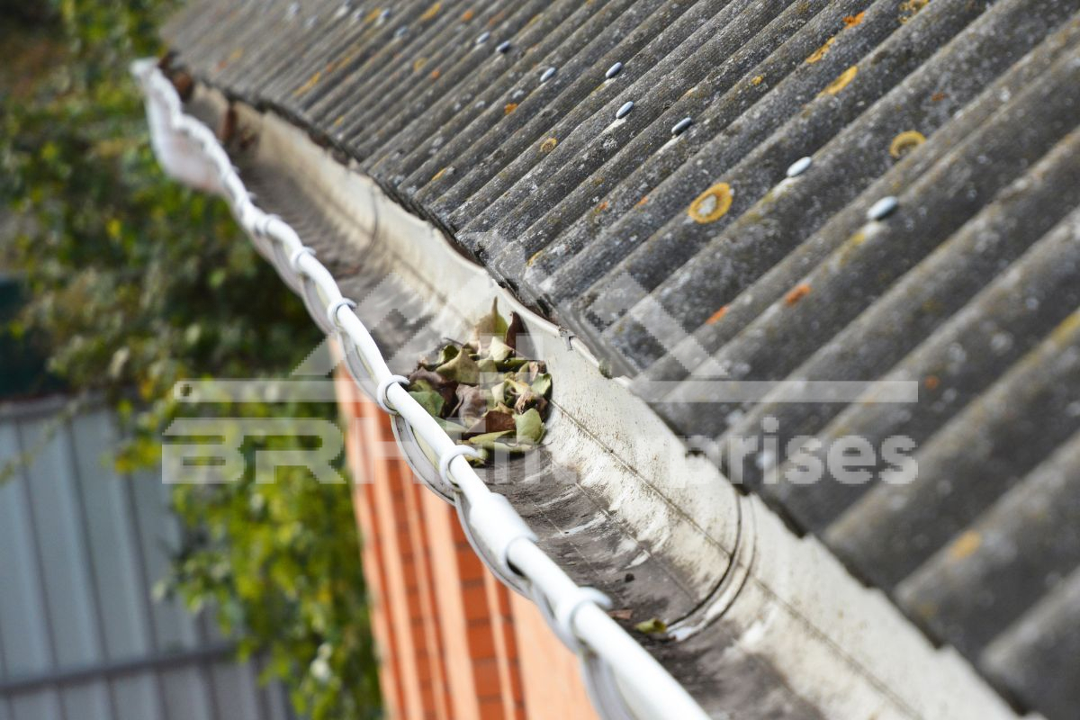 7 Signs You Have Clogged Gutters (With Quick Fixes)